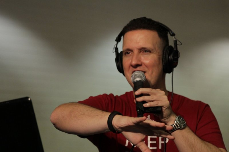 Slow Jams with R-Dub! | KLEK 102.5 FM